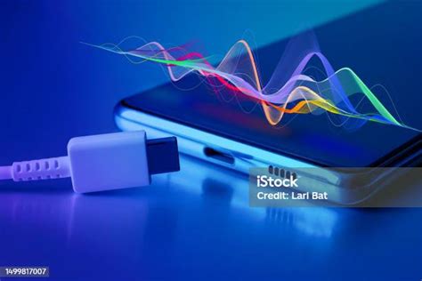 기술 연결 스마트폰 오디오 팟캐스트 음악 앱 Usb Typec 케이블 및 스마트폰에서 스트리밍 및 블로깅의 활기찬 물결 다양한 장치의 스마트폰을 위한 범용 커넥터 0명에