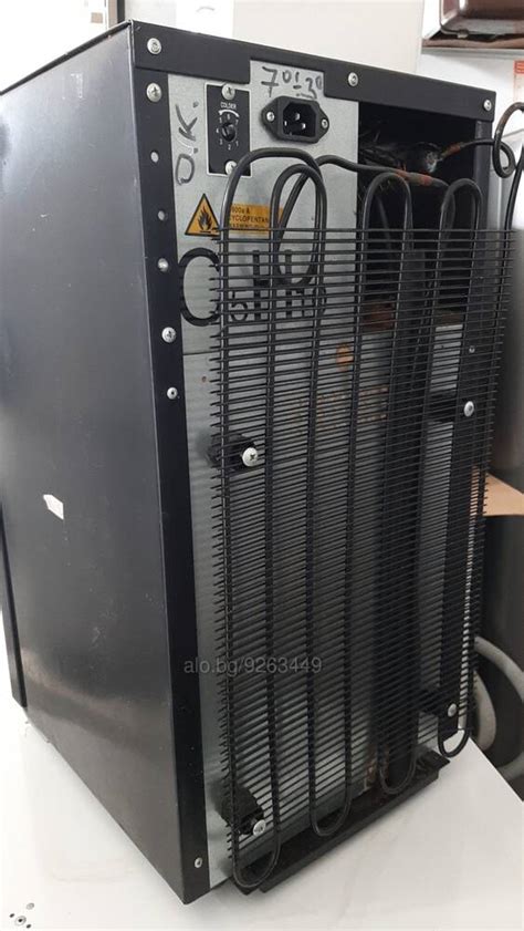 Малка хладилна витрина Хладилна витрина Немски Черен Хладилници Фризери Карлово Малка