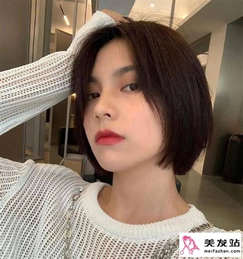干练利落短发图片 女生头发剪短清爽一“夏”女士短发 美发站