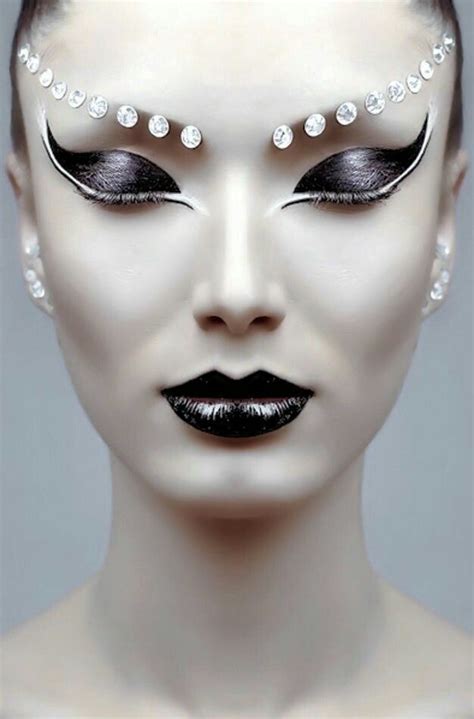 Стрелы и камни | Trucco creativo, Idee per il trucco, Arte del trucco