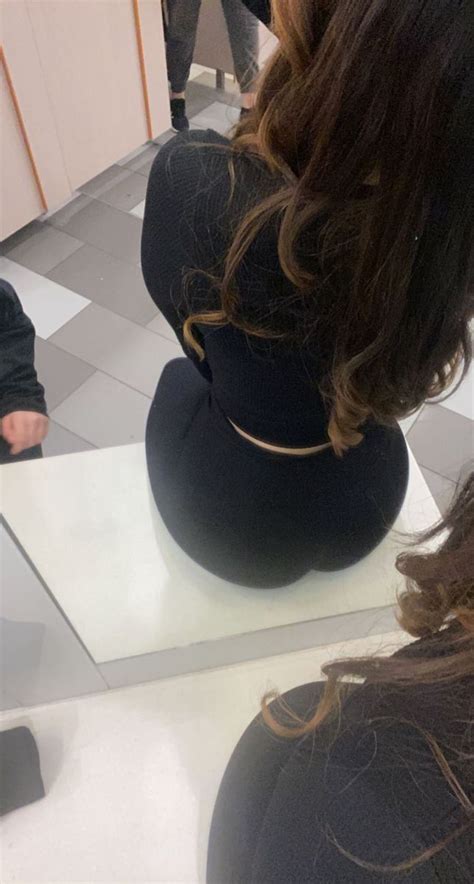 Pin By Younes On Cc Pretty Brunette Brunette Girl Open Hairstyles