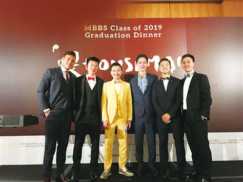 衣着入時形象 深受學生愛戴 香港文匯報