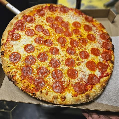 Handover By The Slice Why Order A Slice When You Can Have The Whole Pie To Go Pizza Alx