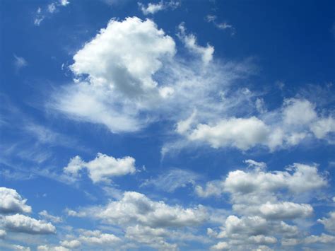 16 Wallpaper Awan Cerah Percantik Hunian