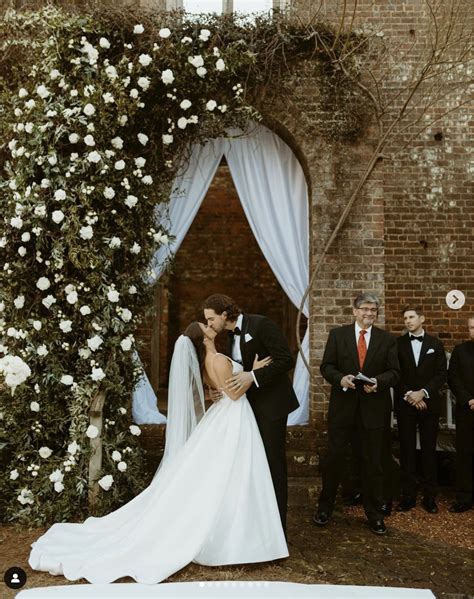 Aaron Nola Wife Hunter Harrington Bio Photos Wiki
