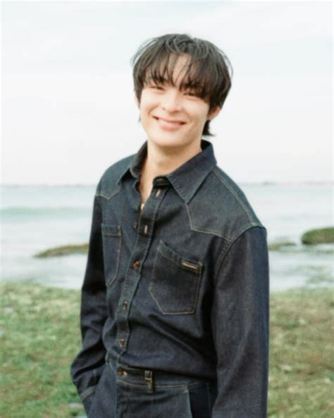 에스콰이어 코리아 송건희의 첫 단독 사진집 작업을 발리에서 함께 했습니다 배우 송건희에게 발리는 번아웃이 왔을 때 다시 일어설 수 있게 해준 곳‘이라고 사진집