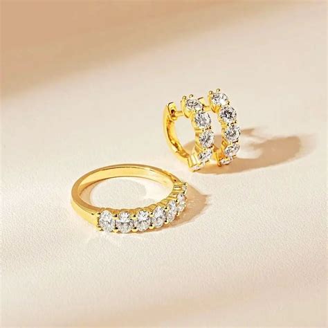 Artificial Diamonds Round Daimond Ring And Earring Full Set 12 Kt At ₹ 49500 Piece In Surat