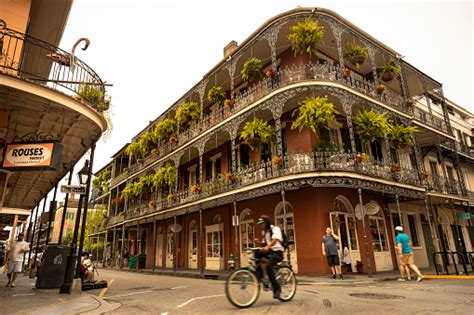 버번 스트리트 뉴올리언스 루이지애나의 프렌치 쿼터 바와 레스토랑 뉴올리언스에 대한 스톡 사진 및 기타 이미지 뉴올리언스 Mardi Gras New Orleans
