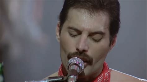 Фреди Меркюри Обичам да пиша песни за съвременна консумация Животът