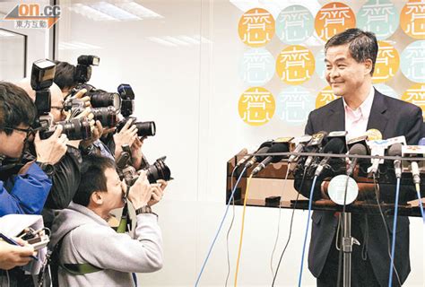 梁振英倡「港人港地」政策 太陽報