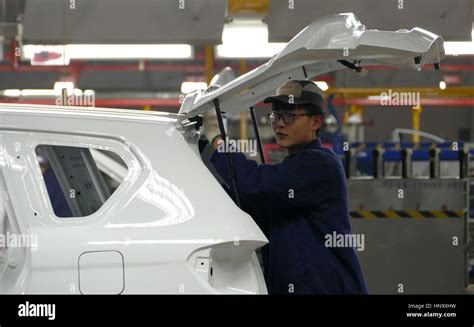 Tianjin China December 17th 2016 Workers Assemble A Car On Assembly