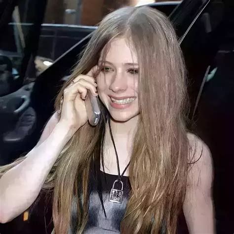 21 Pictures Of Avril Lavigne Without Makeup ZestVine 2025