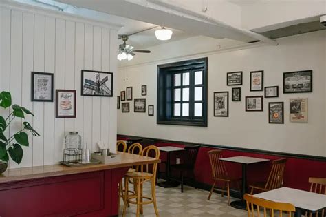 유럽풍 빈티지 컨셉 레트로한 분위기의 25평 베이글 카페 인테리어 청주 상당구 수동