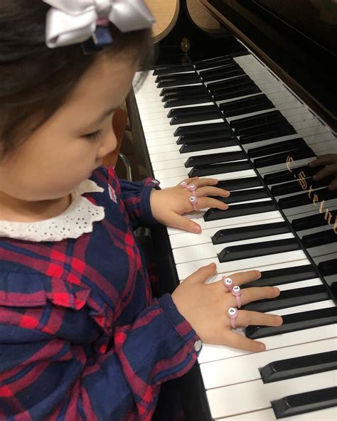 예한나 네모악보네모피아노 오른손왼손으로 쳐보는 비행기 ️ 오선악보가아닌 네모로 된 악보를 보면서 피아노를 연주해보아요🎹 토요특강사탕부케만들기