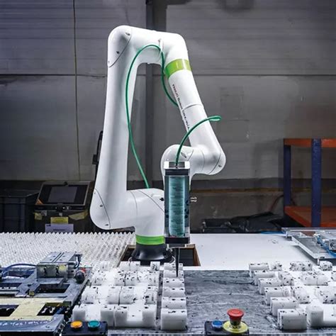 Collaborative Robot Arm For Adhesive And Fluid Dispensing