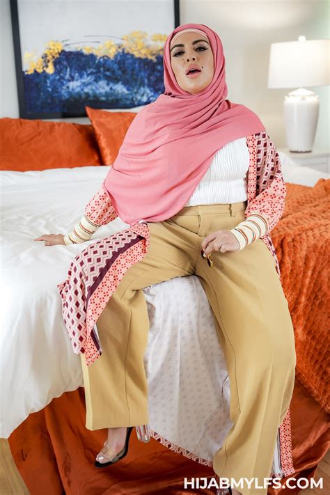 Vivianne Desilva Hijab Mylfs