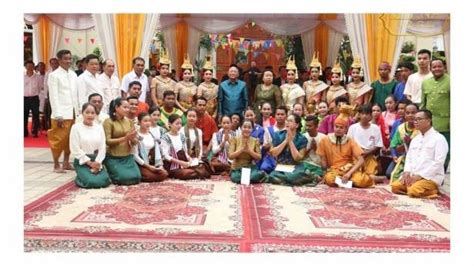 សម្តេចអគ្គមហាពញាចក្រី ហេង សំរិន និងសម្តេចធម្មវិសុទ្ធវង្សា សៅ ទី អនុញ្ញាតឱ្យក្រុមរបាំត្រុដិ