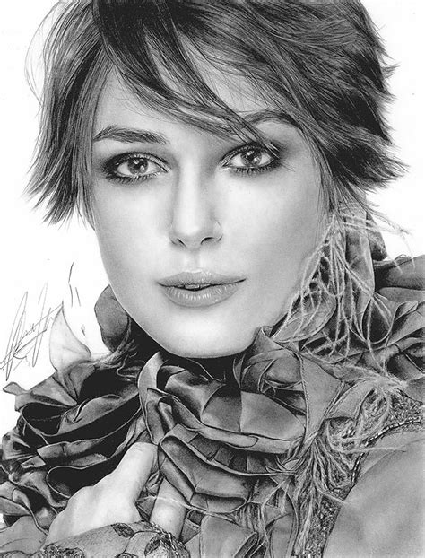 Realista Dibujo De Una Rosa A Lapiz