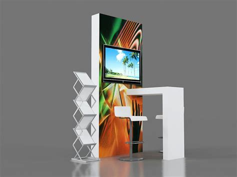 Выставочный стенд с телевизором на стене