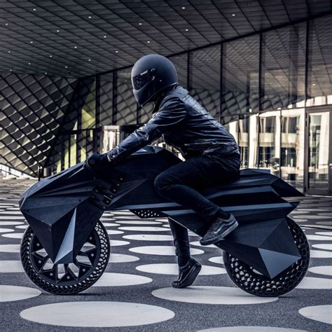 Honda Unveils Self Balancing Motorcycle That Can Drive Itself