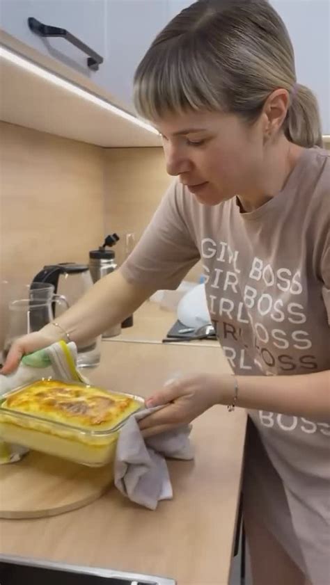 Kuhnya Onlain 1️⃣ Идея для завтрака 💡 Помидор Колбаса Яйцо Перец Сыр 2️⃣ Симит тост😋 Симит