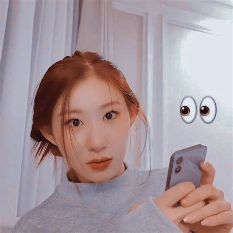 Pin By Meiqing🌸 On Itzy Itzy Pretty Mirror Selfie