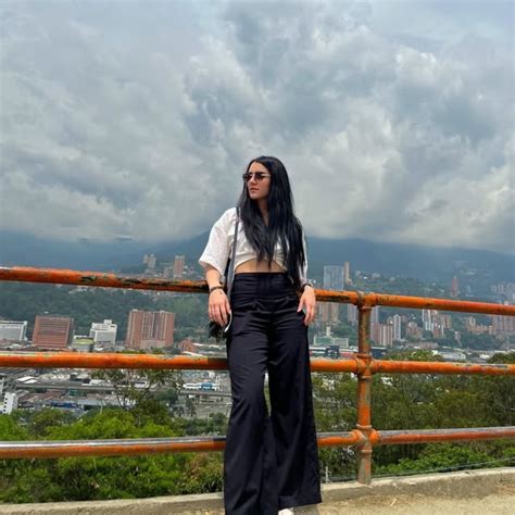 Sara Lara Saharalarall Threads Say More