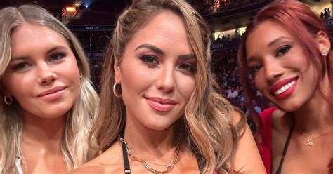 Prsia I Skvelý Zadok Otŕčala Viac Než 16 Rokov Najslávnejšia Ring Girl