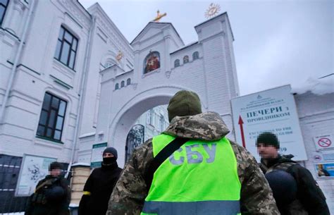 Киев усиливает давление на каноническую Украинскую православную церковь