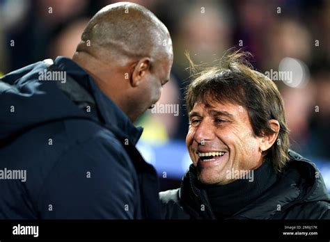 Tottenham Hotspur Manager Antonio Conte Right Shake Hands With