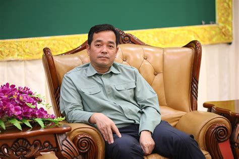 ឯកឧត្តម អ៊ុន ចាន់ដា អភិបាលនៃគណៈអភិបាលខេត្តកំពង់ចាម អញ្ជើញក្រាបបង្គំ សម្តែងការគួរសម