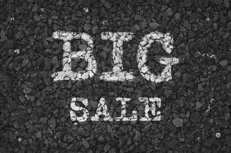 검은 색과 흰색 색 자갈은 작은 소용돌이 패턴 벡터 배경 및 복사 공간에 대한 나머지 공백 또는 비어 있는 왼쪽 가장자리의 자갈