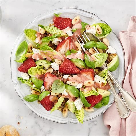 Jordgubbsallad Med Avokado Och Fetaost Recept ICA Se