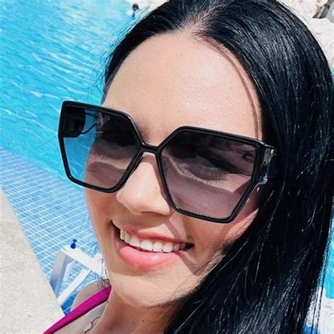 Maithe Garcia Nail Specialist Flagler Park Plaza Miami Florida