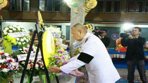 ร 10 พระราชทานพวงมาลาหลวงหน้าหีบศพ นายณรงค์ บำรุงศิลป์