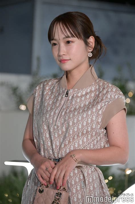 画像28 川栄李奈、第2子出産後初の公の場 ワンピで美脚披露＜ディオールホリデーポップアップ＞ モデルプレス