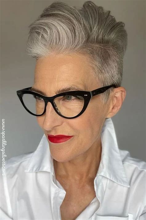 Pin By Solveig Henriksen On Haircuts Silver Hair Short Short Silver Hair Beautiful Gray Hair
