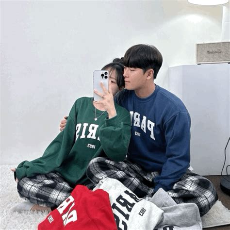 특가 컬러 기모선택 남녀공용 맨투맨 겨울 커플티 커플 맨투맨 크리스마스 커플룩 연말룩 시밀러룩 오버핏 레드 그린 데이트룩 봄 가을 잠옷 홈웨어 남자친구 데일리 꾸안꾸
