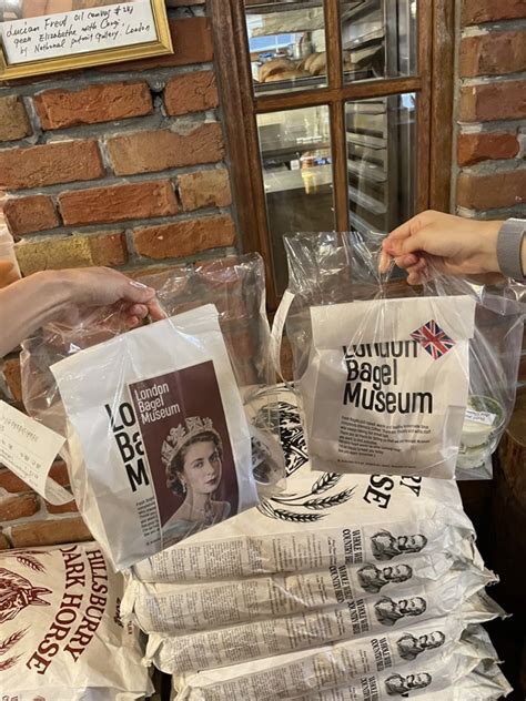 압구정데이트 런던베이글 도산점웨이팅 팁 위글위글 플래그십스토어 네이버 블로그