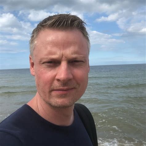 Holger Wilhelm Holger Wilhelm • Threads Say More