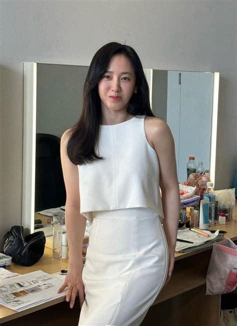 패션엔 박주미 청담동 사모님의 우아한 외출 스타일 품격 갖춘 동안 투피스룩