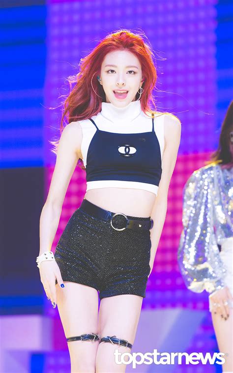 Nayeon Bias Wrecker Itzy Stage Outfits Korean Girl