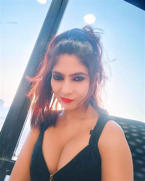 Simran Kapoor Age Wiki Biography Family Boyfriend Web Series And More