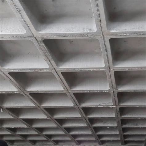 🔍 در این مرحله از پروژه، شاهد اجرای سقف وافل هستیم؛ روشی که نه‌تنها