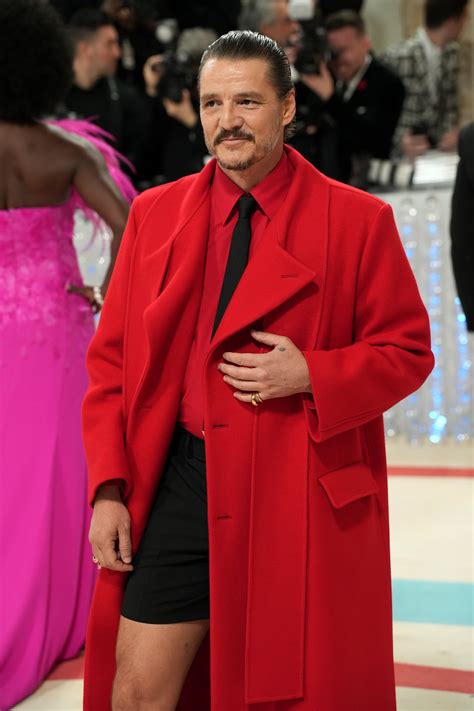 Pedro Pascal Revela La Razón Por La Que Siempre Posa De La Misma Forma
