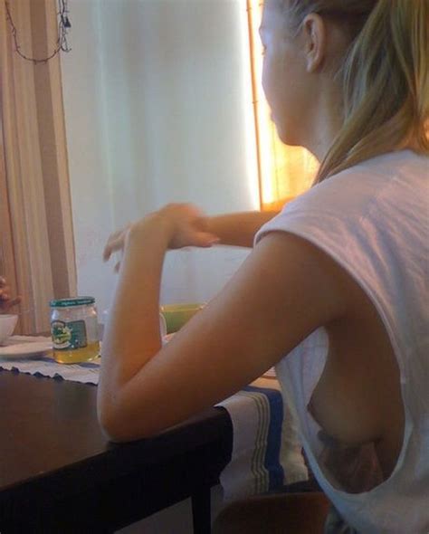 amateur blonde side boob flip226