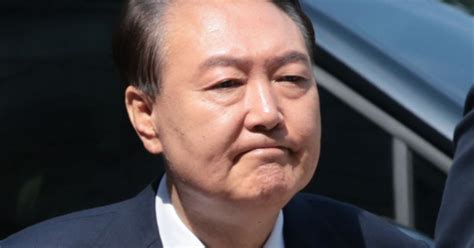 윤석열 대선 전 마지막 내란 재판 출석… 질문엔 묵묵부답