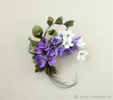 Брошь с белыми сиреневыми цветами Цветы Сиреневые цветы Тканевые цветы