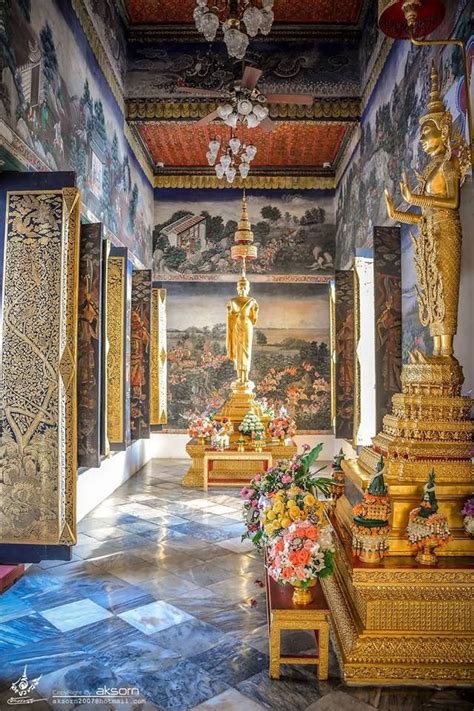 พระพุทธวชิรญาณ พระพุทธปฏิมาทรงเครื่อง ฉลองพระองค์ พระบาทสมเด็จพระจอมเกล้าเจ้าอยู่หัว และพระ