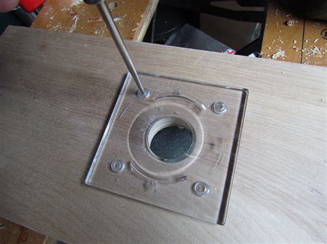 Simple DIY Router Table Crawls Backward When Alarmed